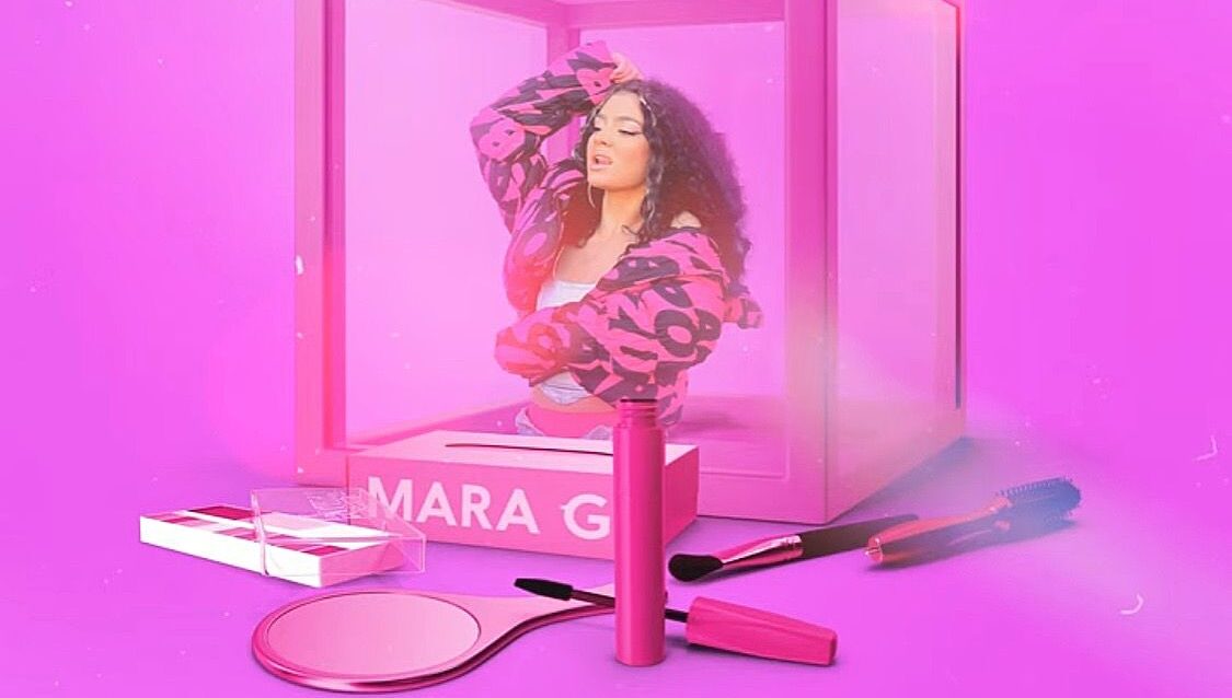 Mara G a lansat cel mai controversat videoclip al ei - "Trotinete" - Openmedia